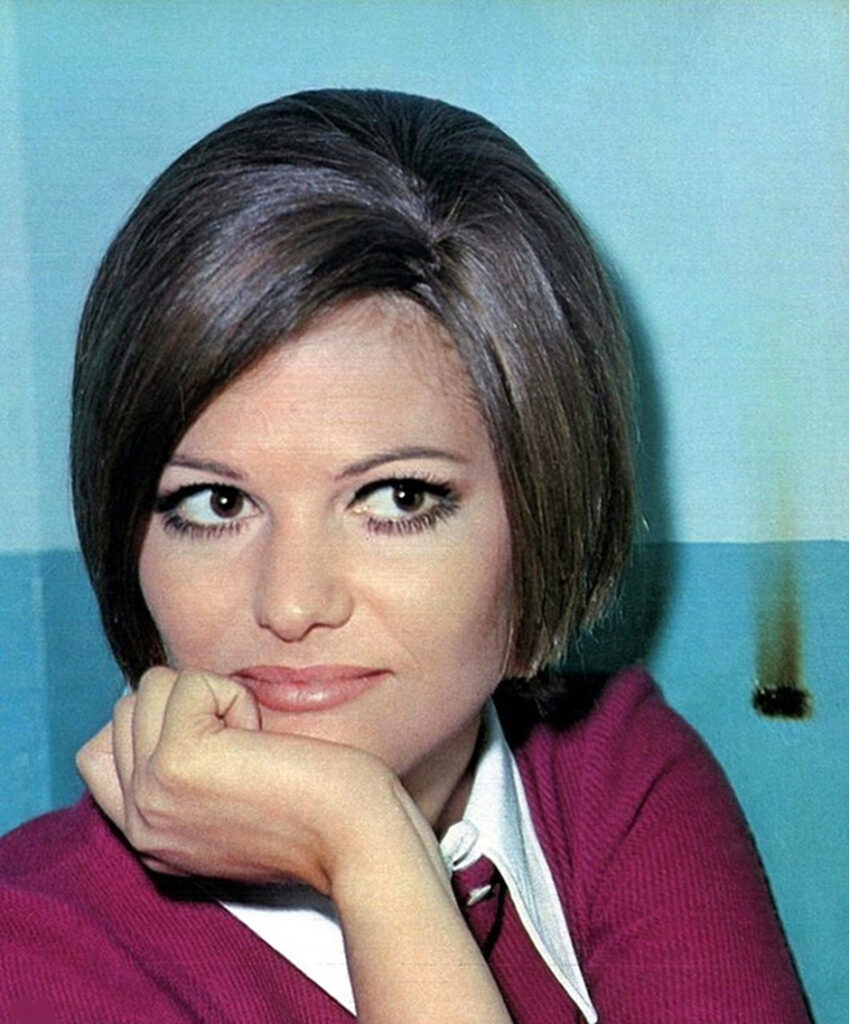The Beauty of Youth: Iconic Photos of Claudia Cardinale from the 1950s ...